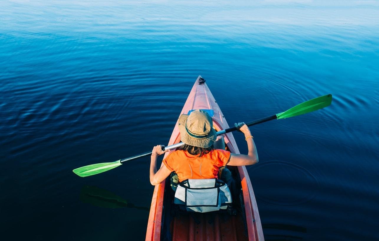 How Do You Carry a Kayak by Yourself? Simple Techniques to Navigate ...
